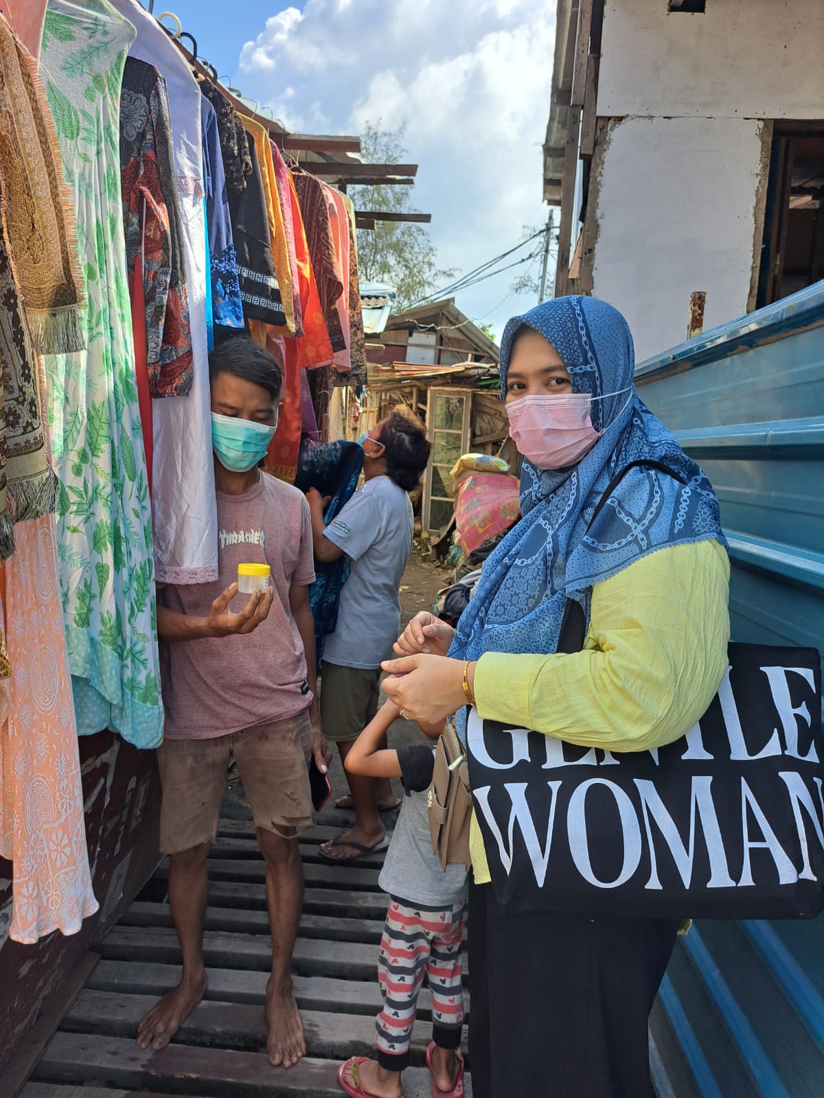 Kegiatan kunjungan rumah pasien tb ,investigasi kontak bersama kader ...